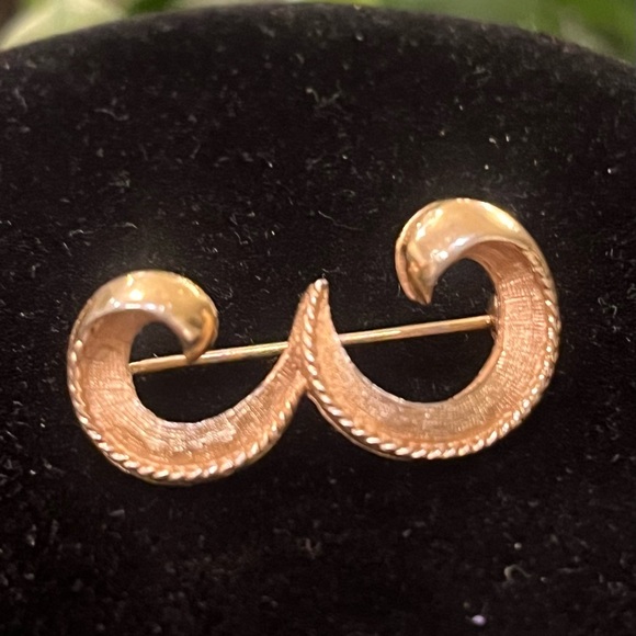 Coro | Jewelry | Coro Gold Tone Brooch With Crescent Design And ...